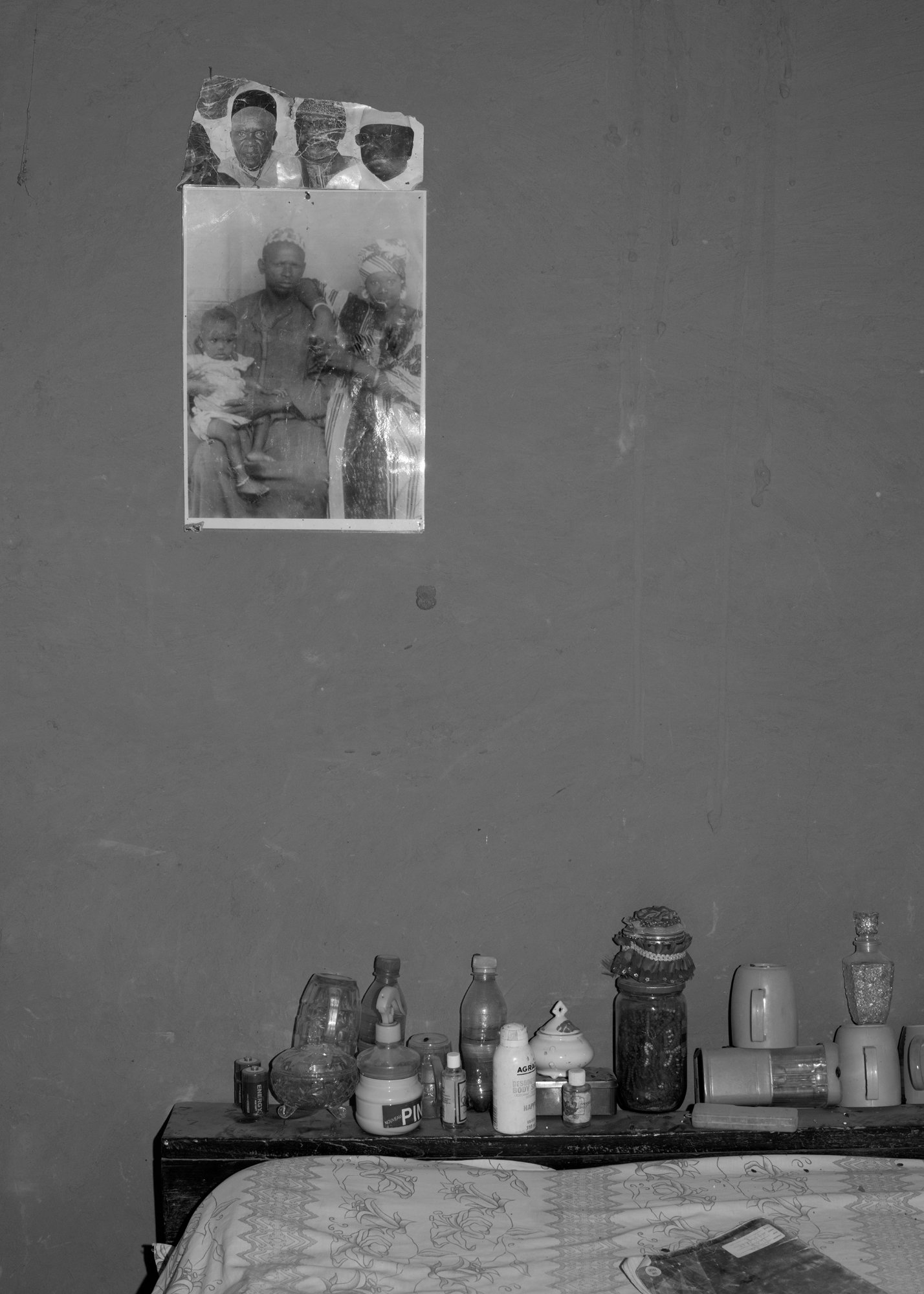 Expo: Luc Delahaye – Le Village - Shoot