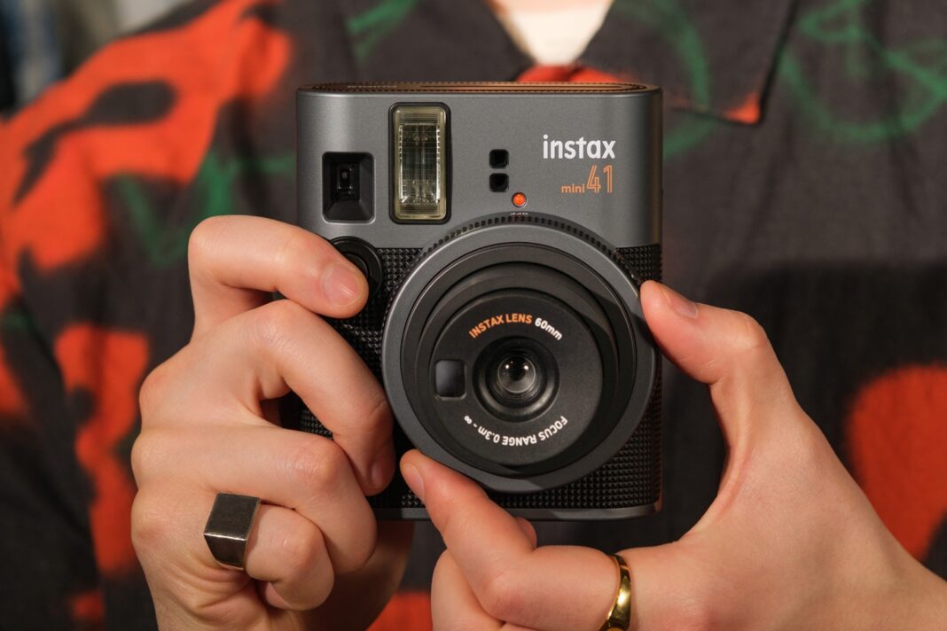 Fujifilm lanceert Instax Mini 41 analoge instantcamera met retrolook ...